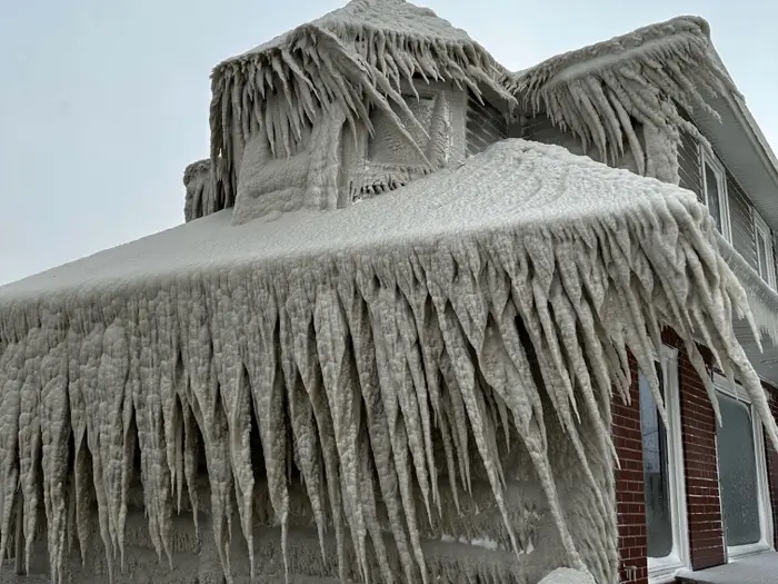 Images From Deadly Blizzard As Buildings Turn Into Frozen Ice Castles ...