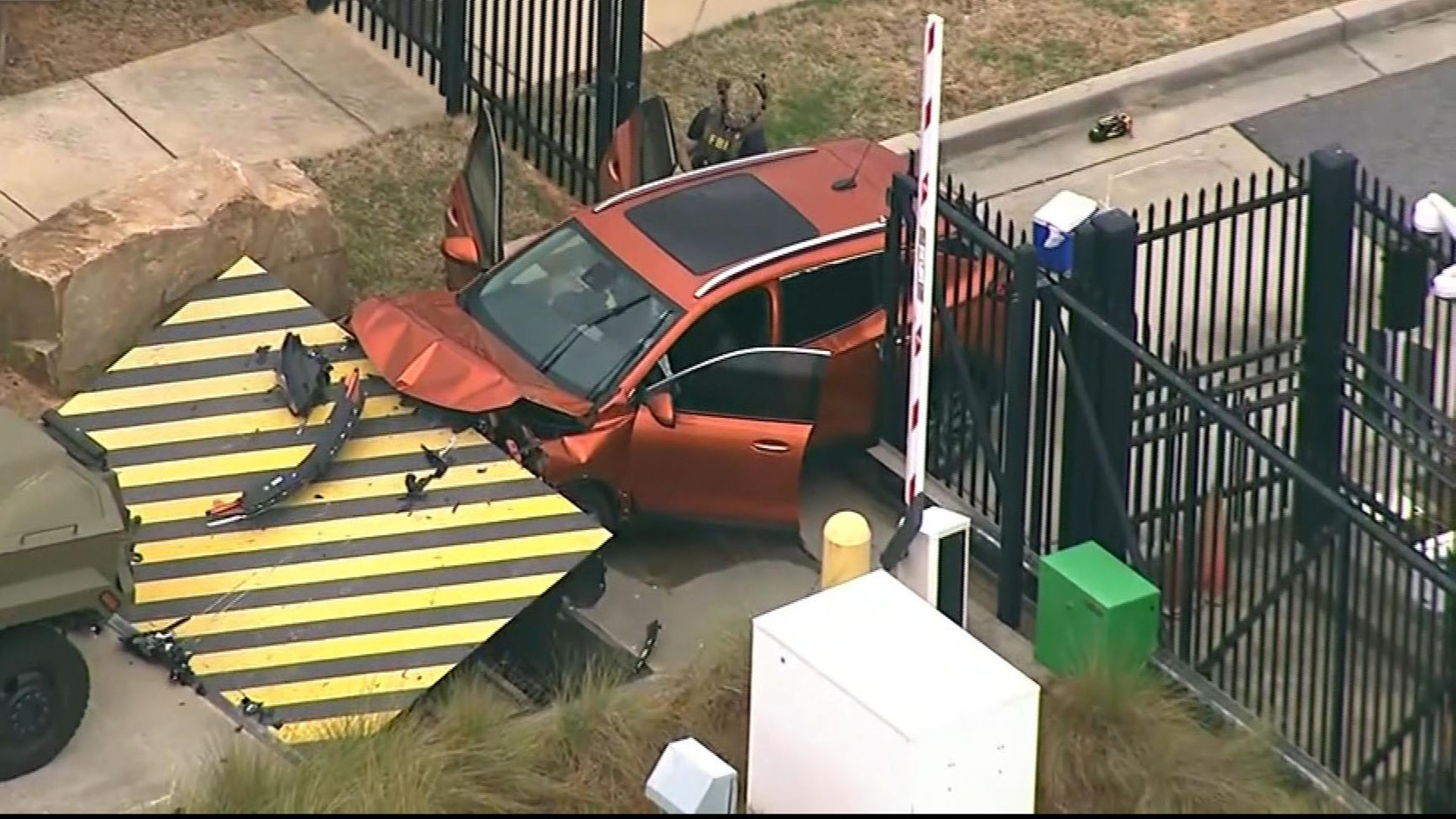 See What Happens After SUV Tries To RAM FBI Gate. - Daily Candid News