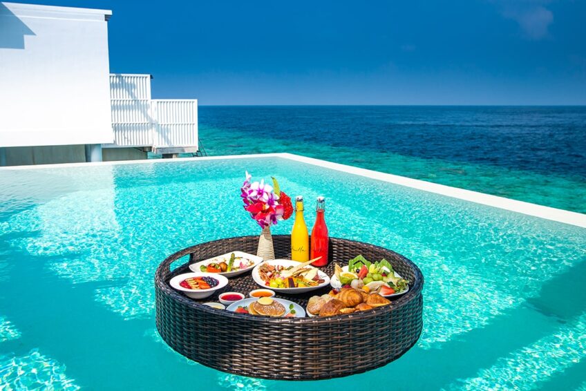 The ‘Floating Breakfast’ Flex Is Still Huge. Why? - Daily Candid News