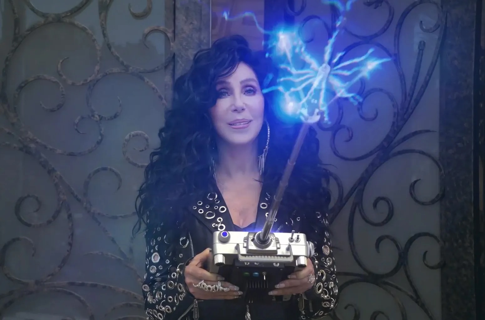 Cher ‘Turns Back Time’ In Fun Super Bowl Commerical. - Daily Candid News