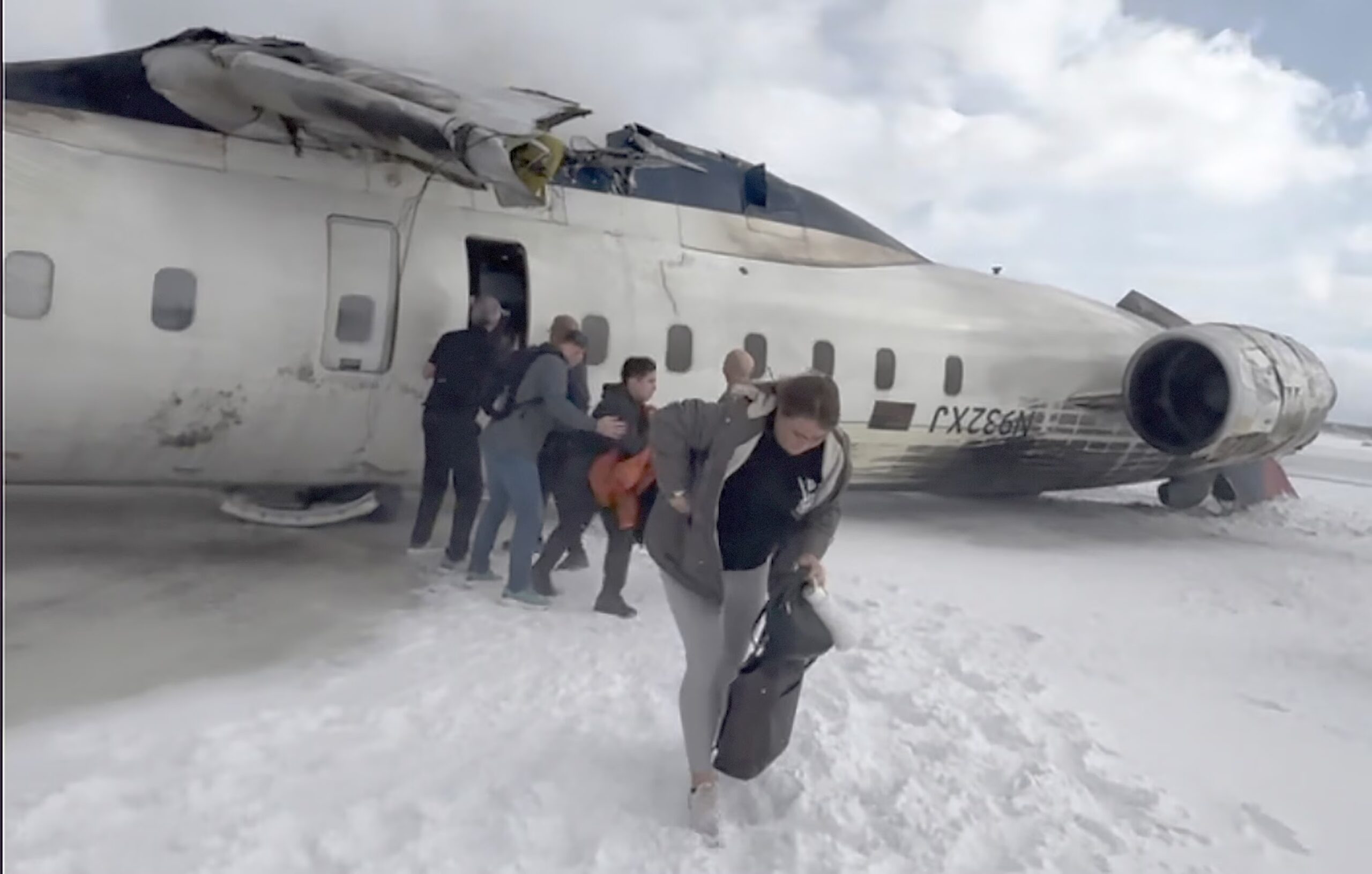 Delta Plane Flips and Lands On It’s Back At Toronto Airport. See the ...