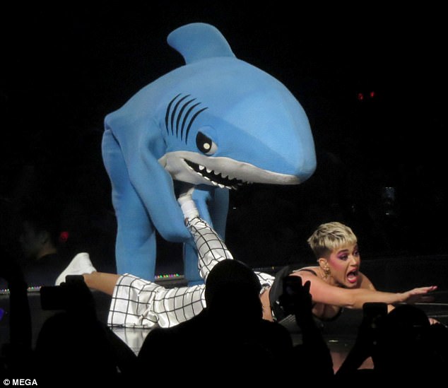 Infamous ‘Left Shark’ Makes Appearance on Katy Perry’s New Tour - Daily ...