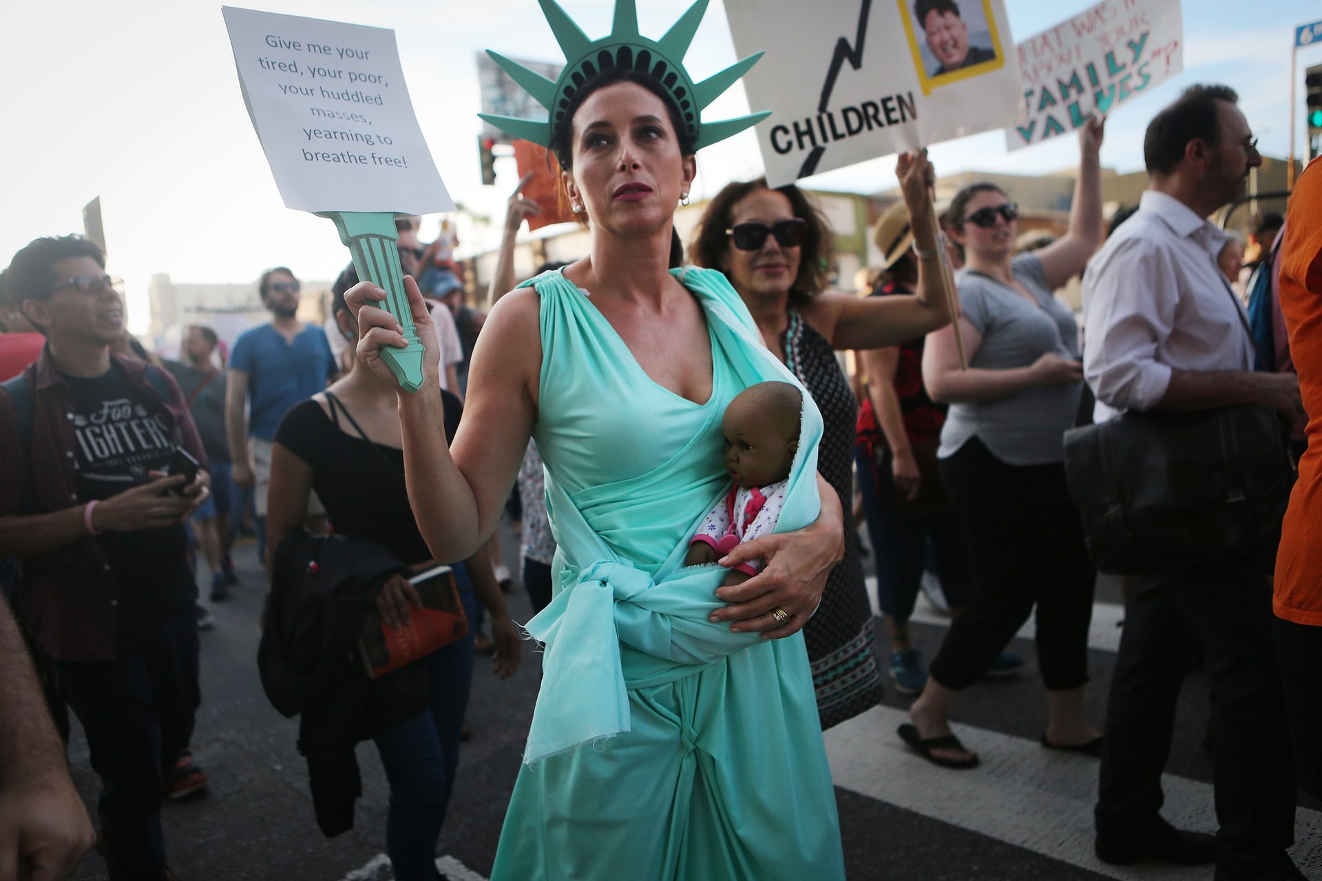 Lady Liberty Protests Families Separated By Immigration Officials ...
